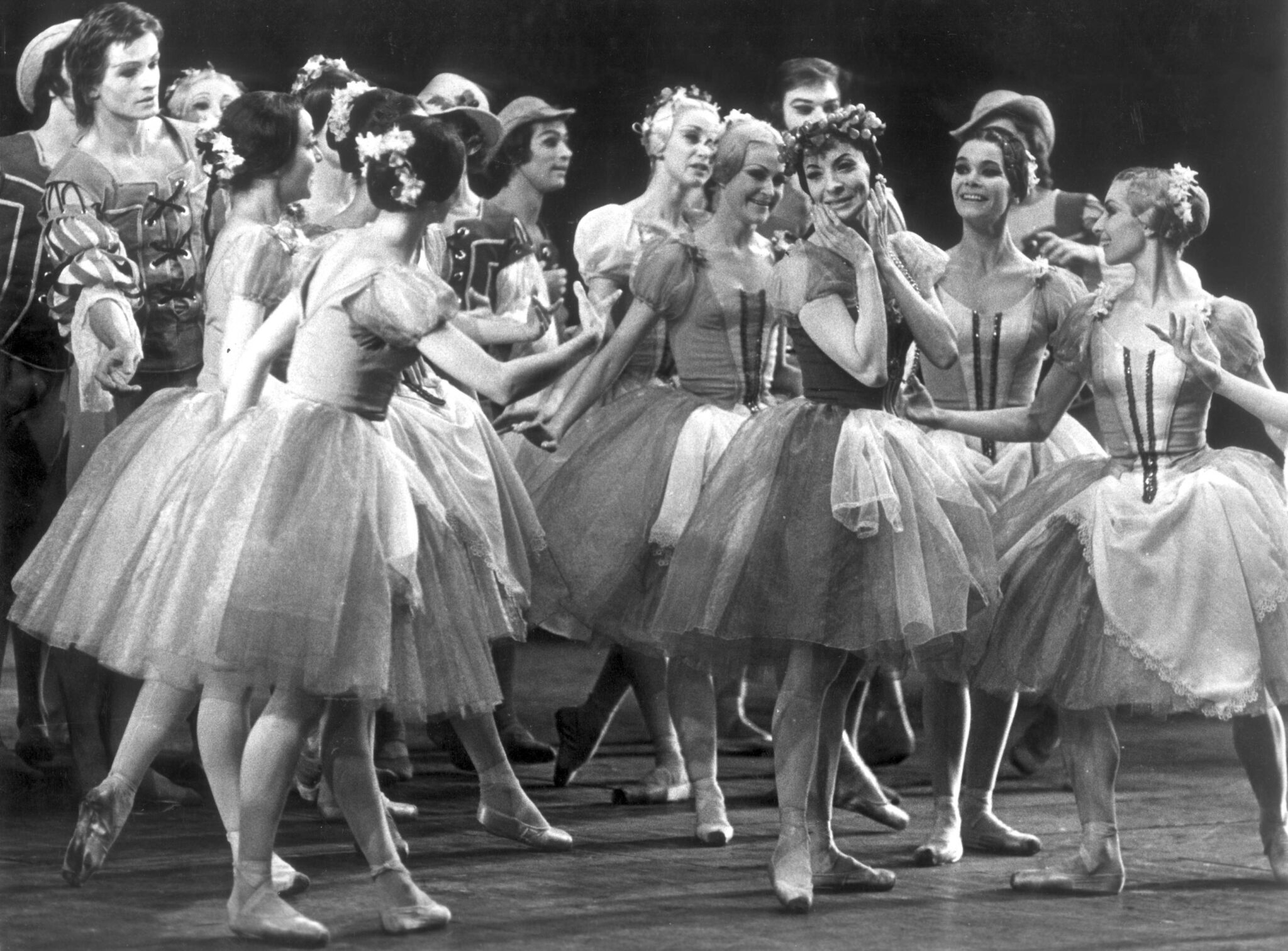 Alicia Alonso y Giselle, 80 años de su debut en el personaje (+Fotos ...