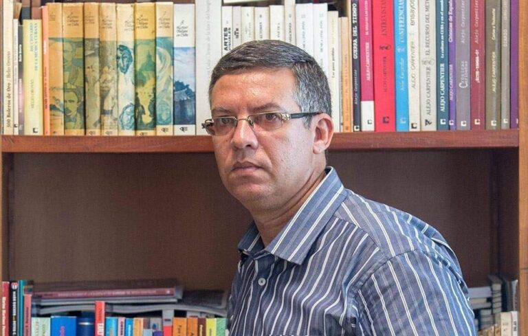 Libro a la carta con Félix Julio Alfonso se pospone – CMBQ Radio ...